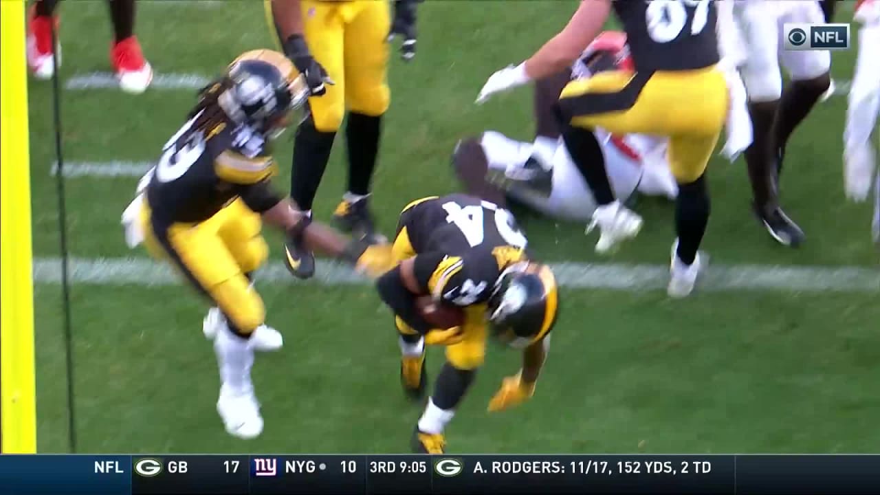 Benny Snell somehow slips through goal-line pileup for TD