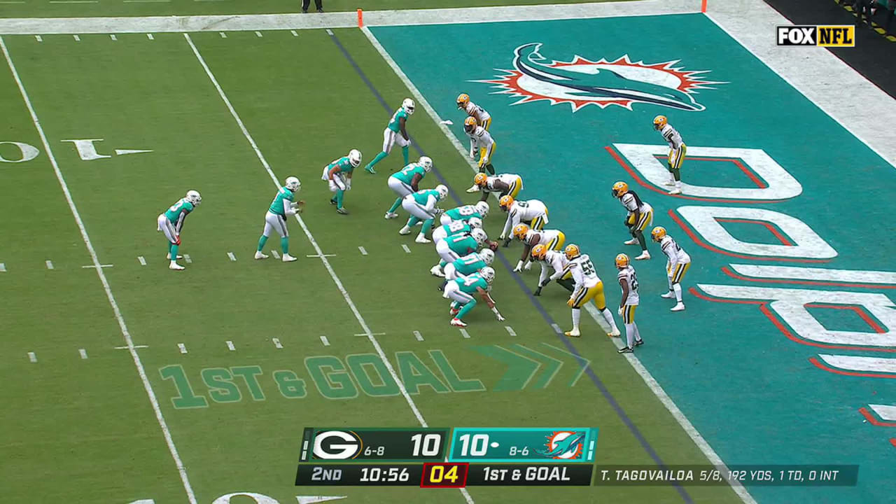 Miami Dolphins running back Jeff Wilson powers through for 1-yard TD