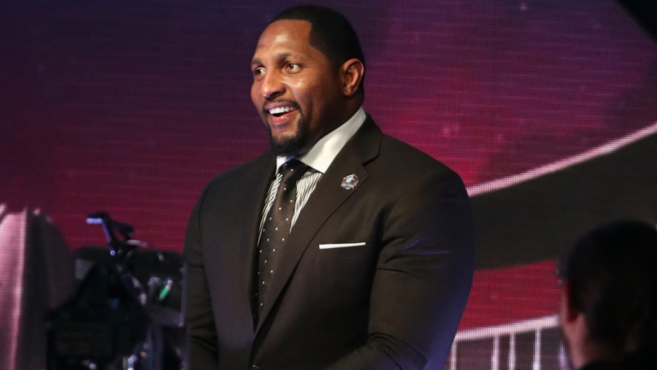 Ray Lewis, Terrell Owens, Randy Moss lead HOF class