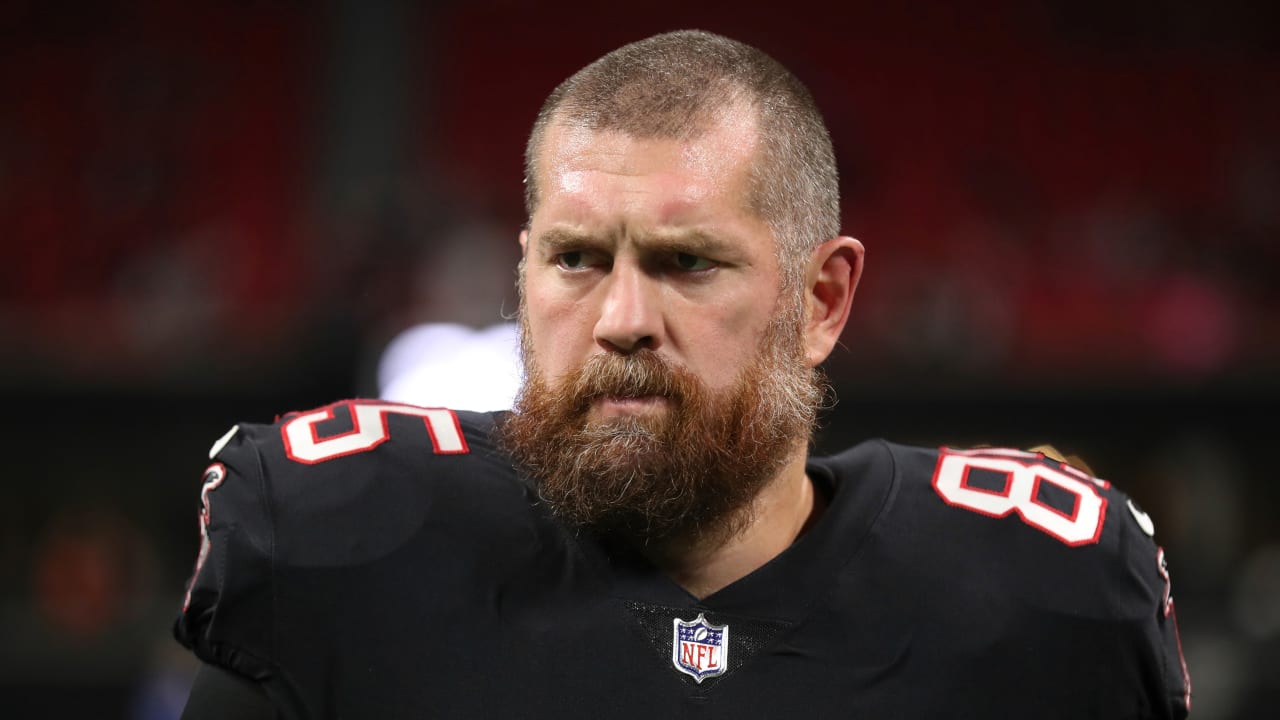 Falcons TE Lee Smith retires after 11 seasons, set to become youth mentor