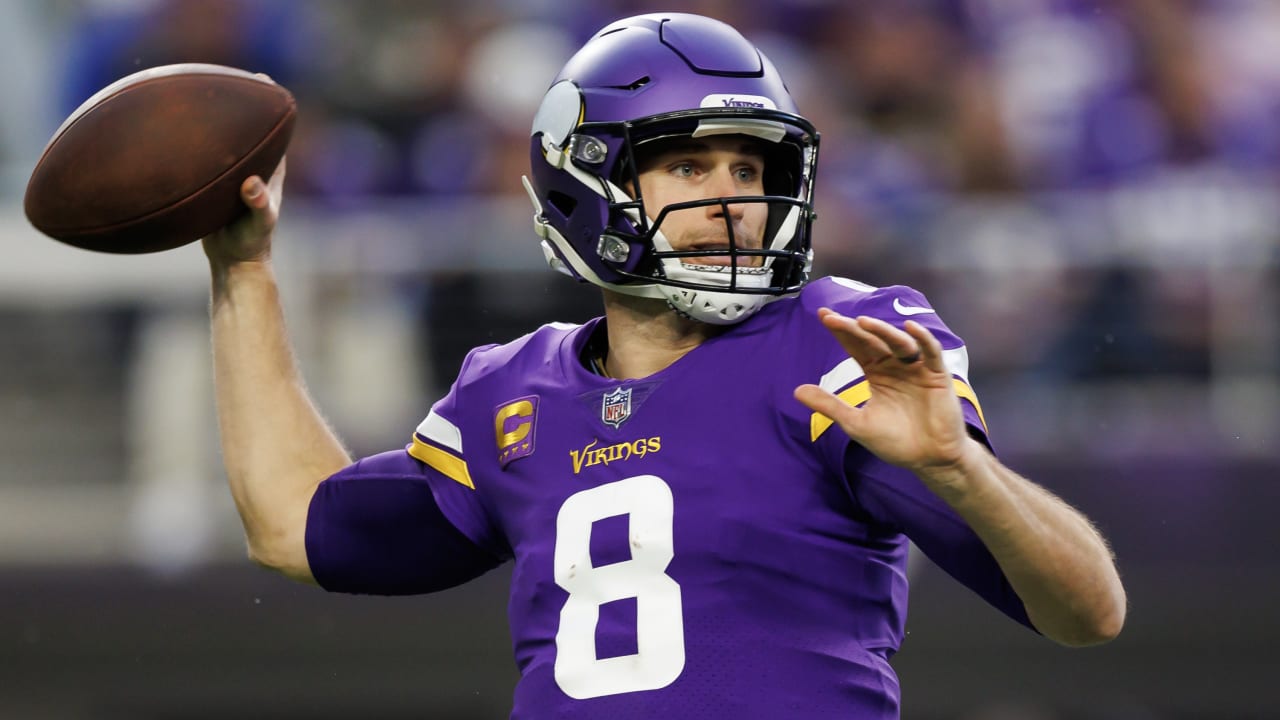 What's on Minnesota Vikings quarterback Kirk Cousins' shoulders this ...