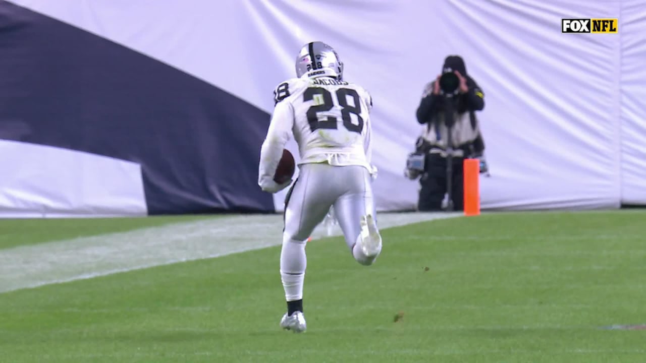 Las Vegas Raiders running back Josh Jacobs' 43-yard catch via a wheel ...
