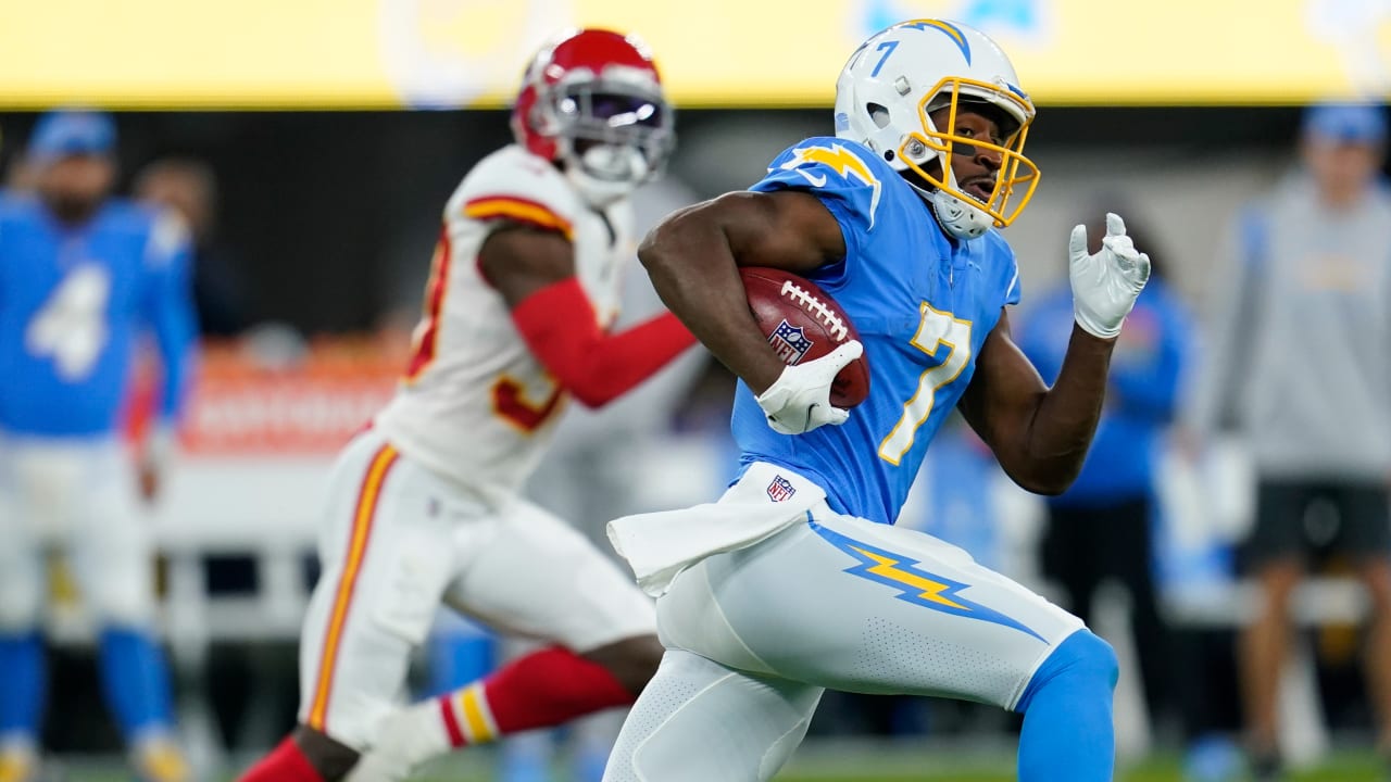 Los Angeles Chargers kick returner Andre Roberts weaves through traffic ...