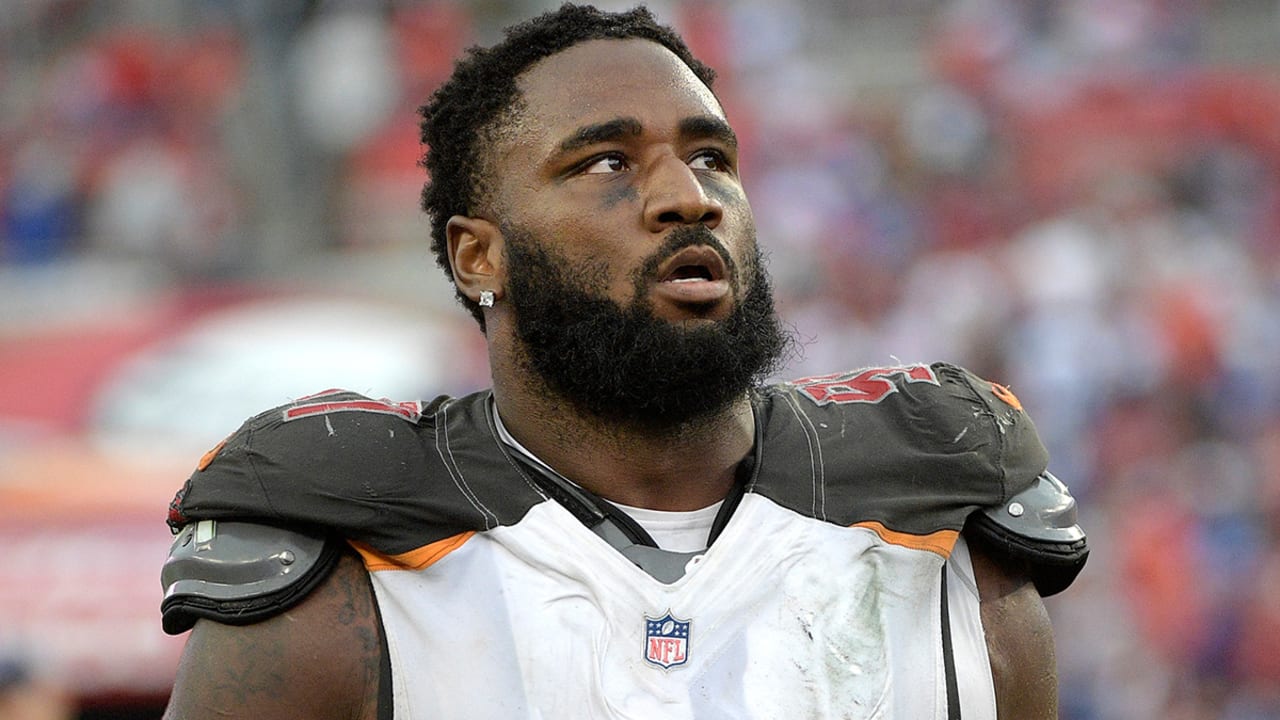 Robert Ayers signs one-year contract with Lions