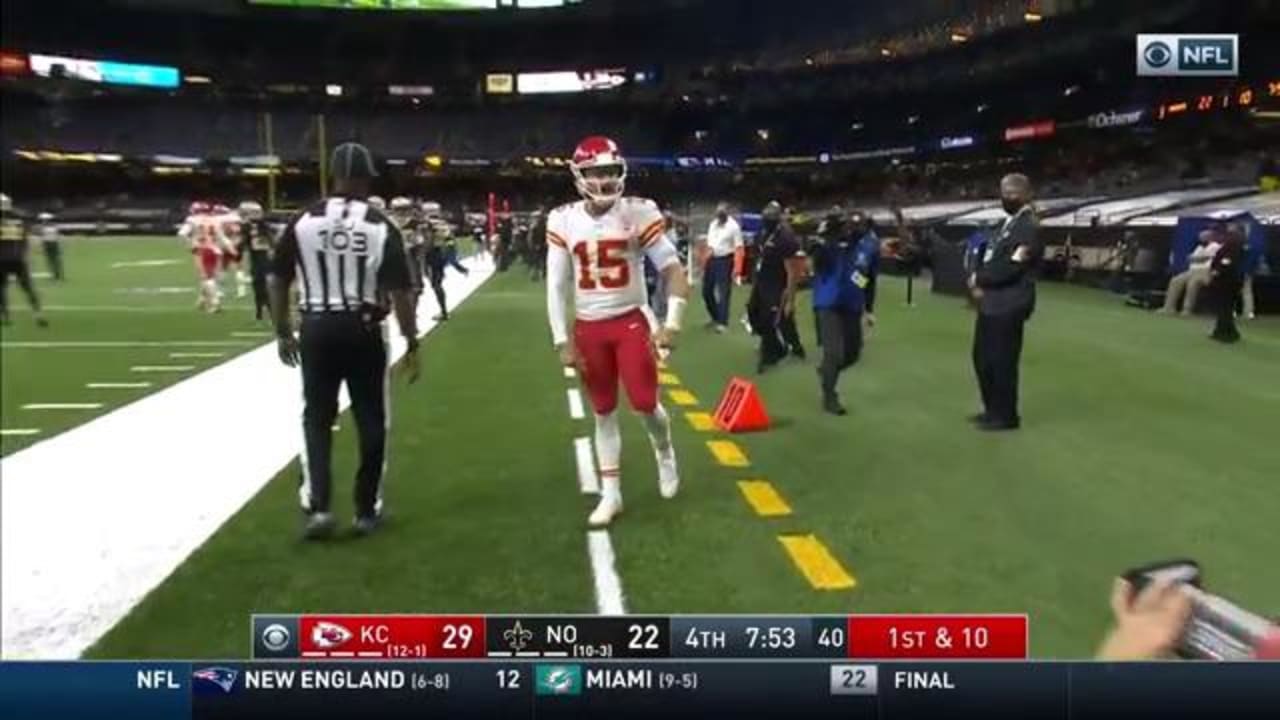 Kansas City Chiefs quarterback Patrick Mahomes flexes for the cameras ...