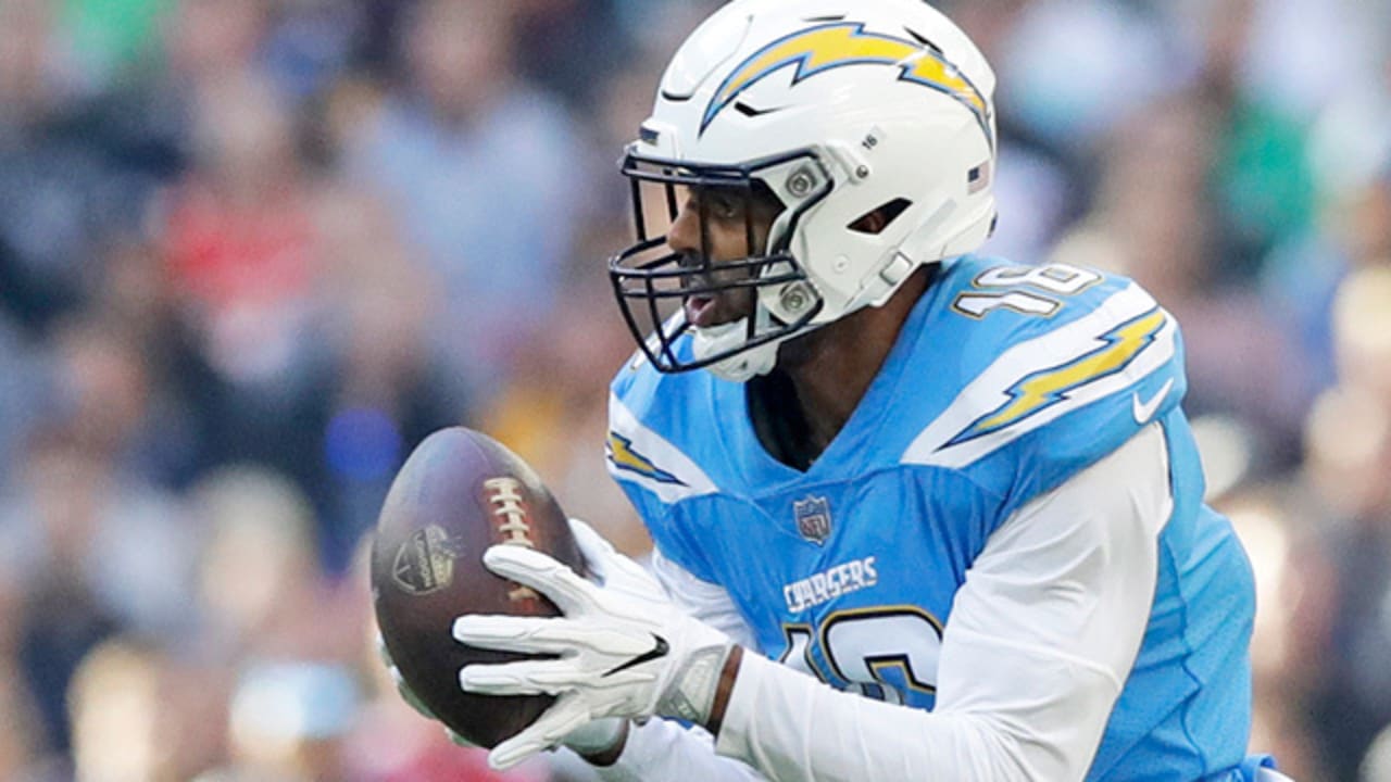 Tyrell Williams stays inbounds on tight sideline catch