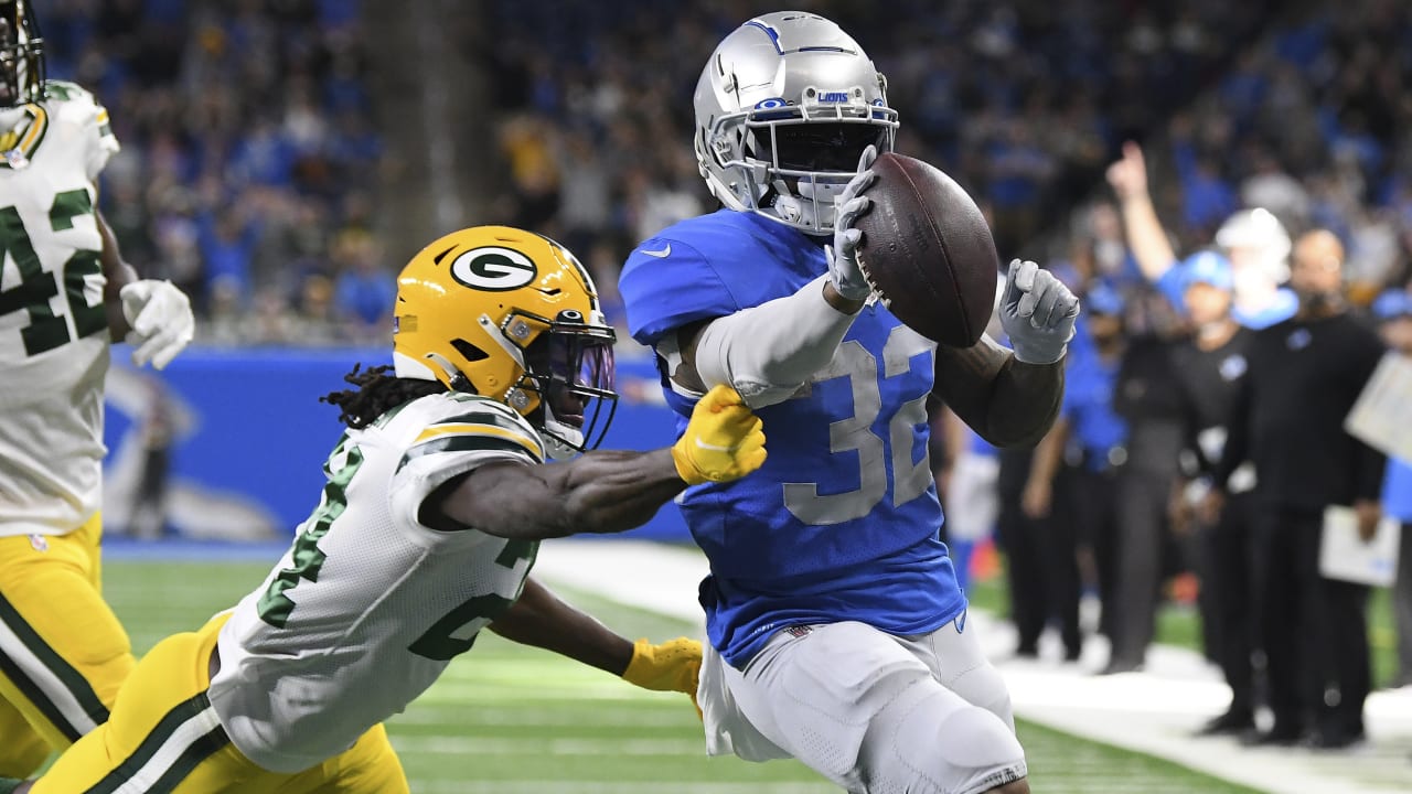 Detroit Lions running back D'Andre Swift beats defense to edge on 14 ...