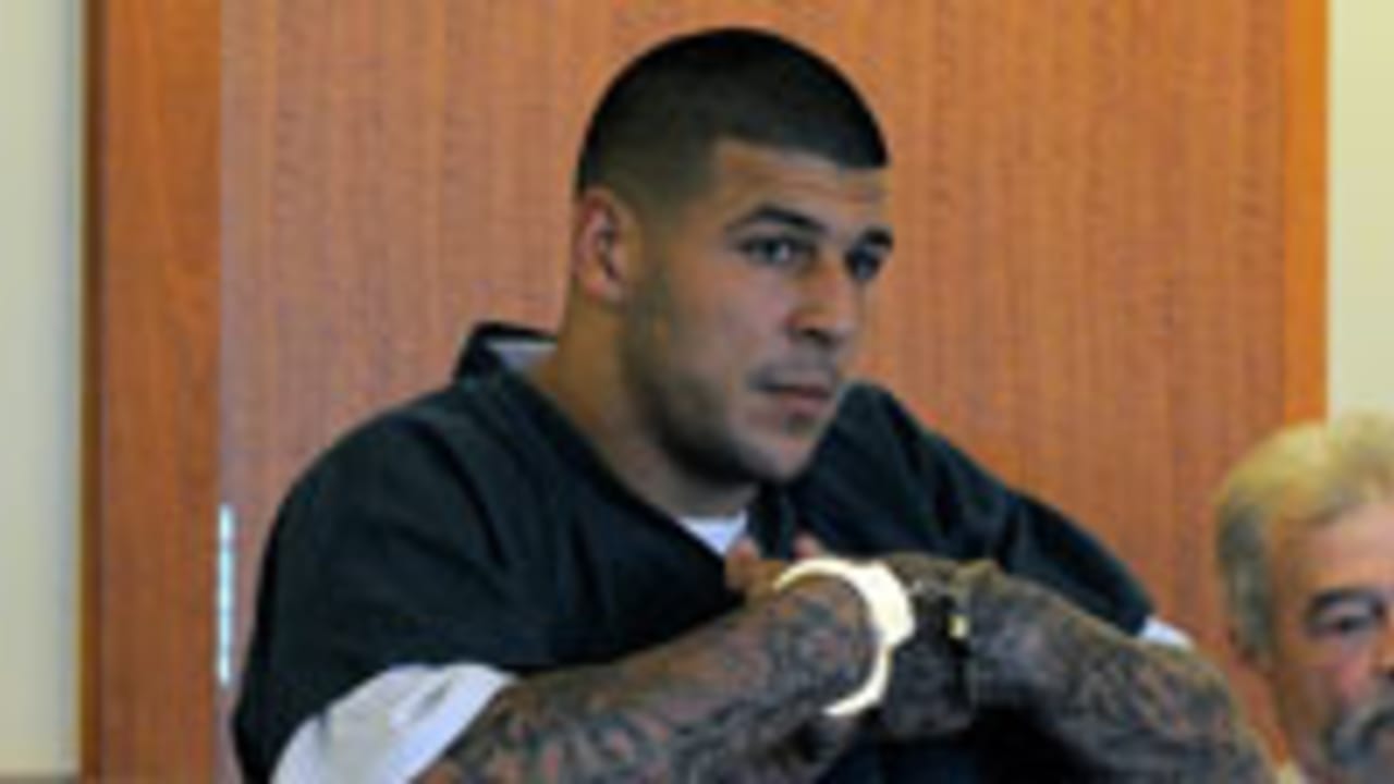 Aaron Hernandez a 'model inmate' so far, sheriff says