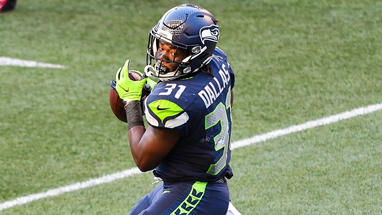 Seattle Seahawks quarterback Russell Wilson finds running back DeeJay ...