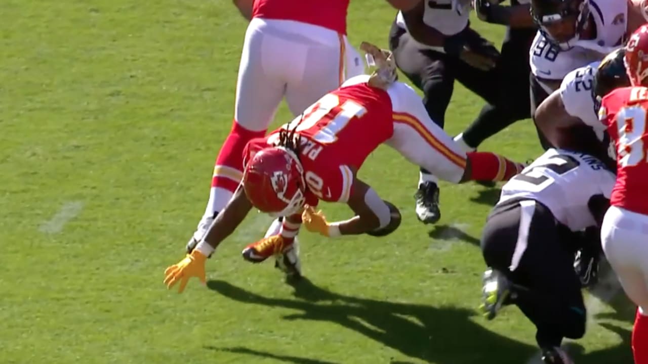 Jacksonville Jaguars linebacker Devin Lloyd scoops Kansas City Chiefs ...