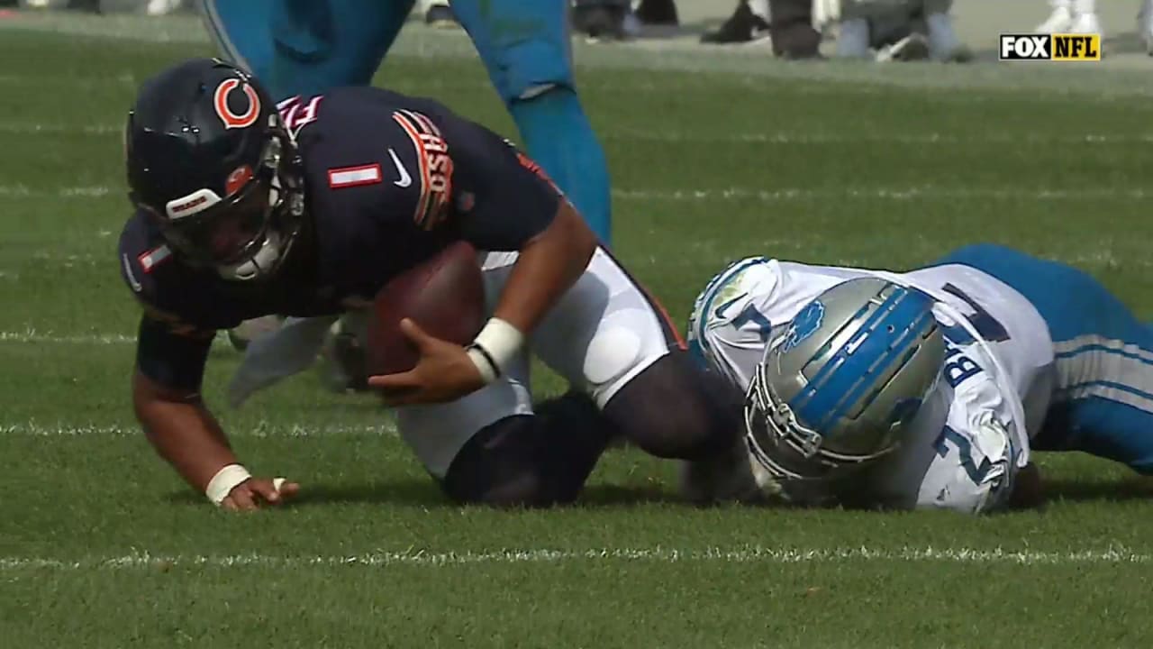 Chicago Bears quarterback Justin Fields scoops up loose ball to prevent ...