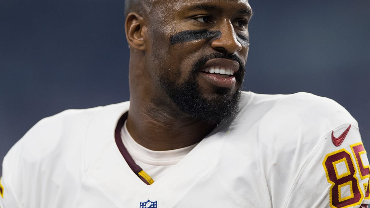 Vernon Davis: tight end, artist, fashion icon, family man