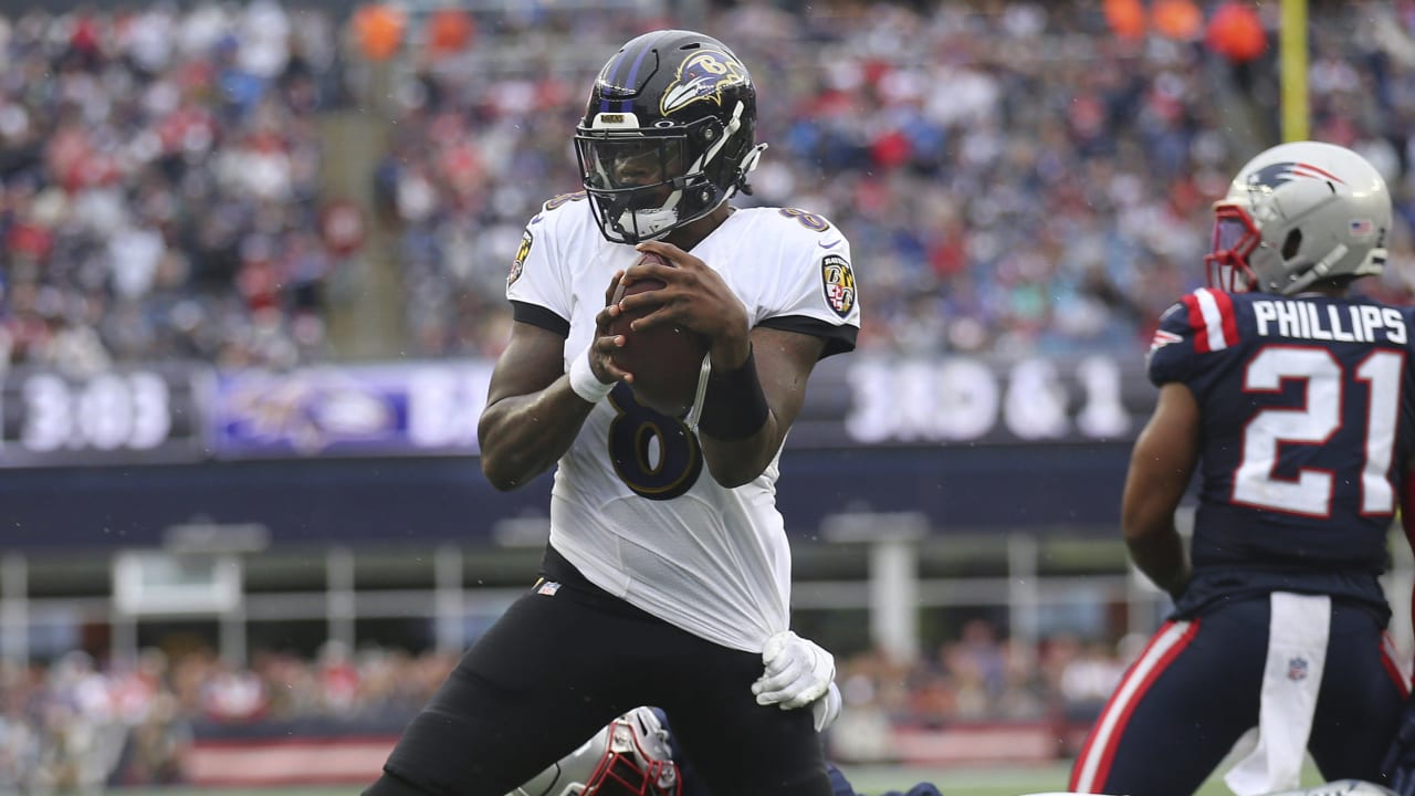 Baltimore Ravens quarterback Lamar Jackson rushes in for 9-yard TD to ...