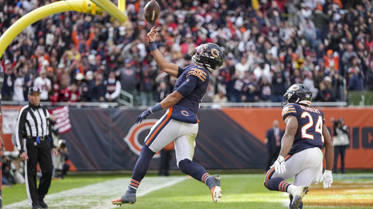 Can't-Miss Play: Chicago Bears quarterback Justin Fields goes ALL over ...
