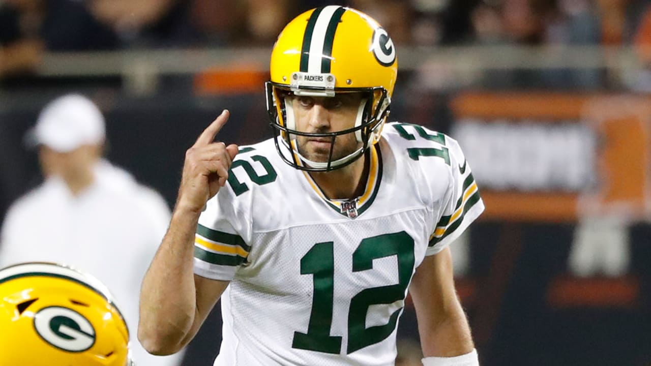 Aaron Rodgers to fans: Don't do wave when he has ball