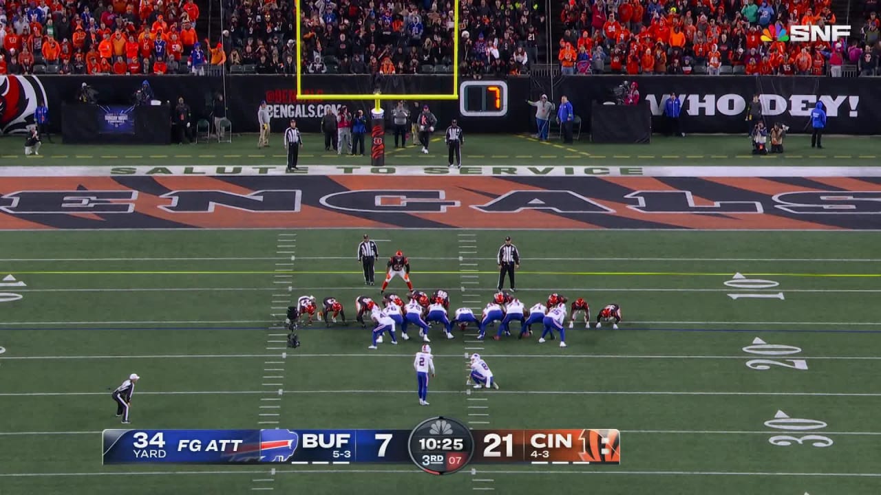 Buffalo Bills kicker Tyler Bass hits a 34-yard field goal to cut the ...