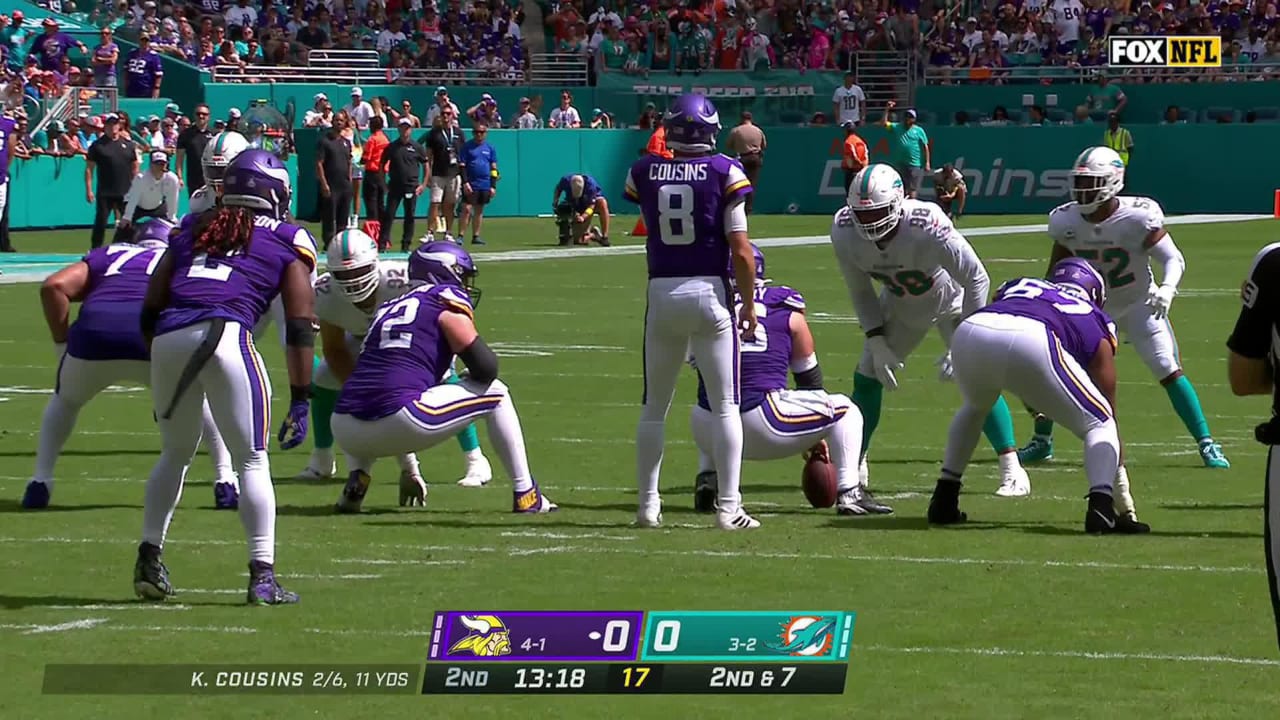 Miami Dolphins linebackers Elandon Roberts, Jaelen Phillips sandwich ...