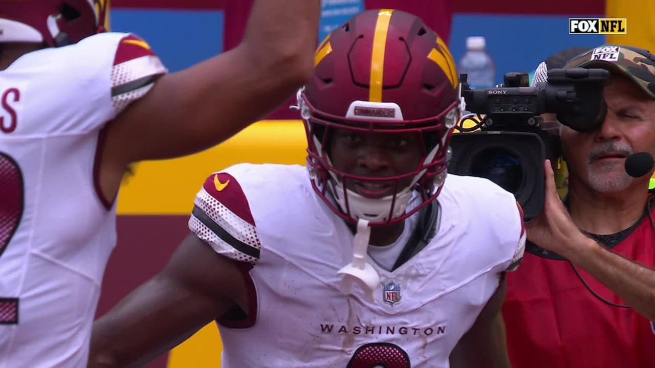 Washington Commanders quarterback Sam Howell's first TD pass of 2023 ...
