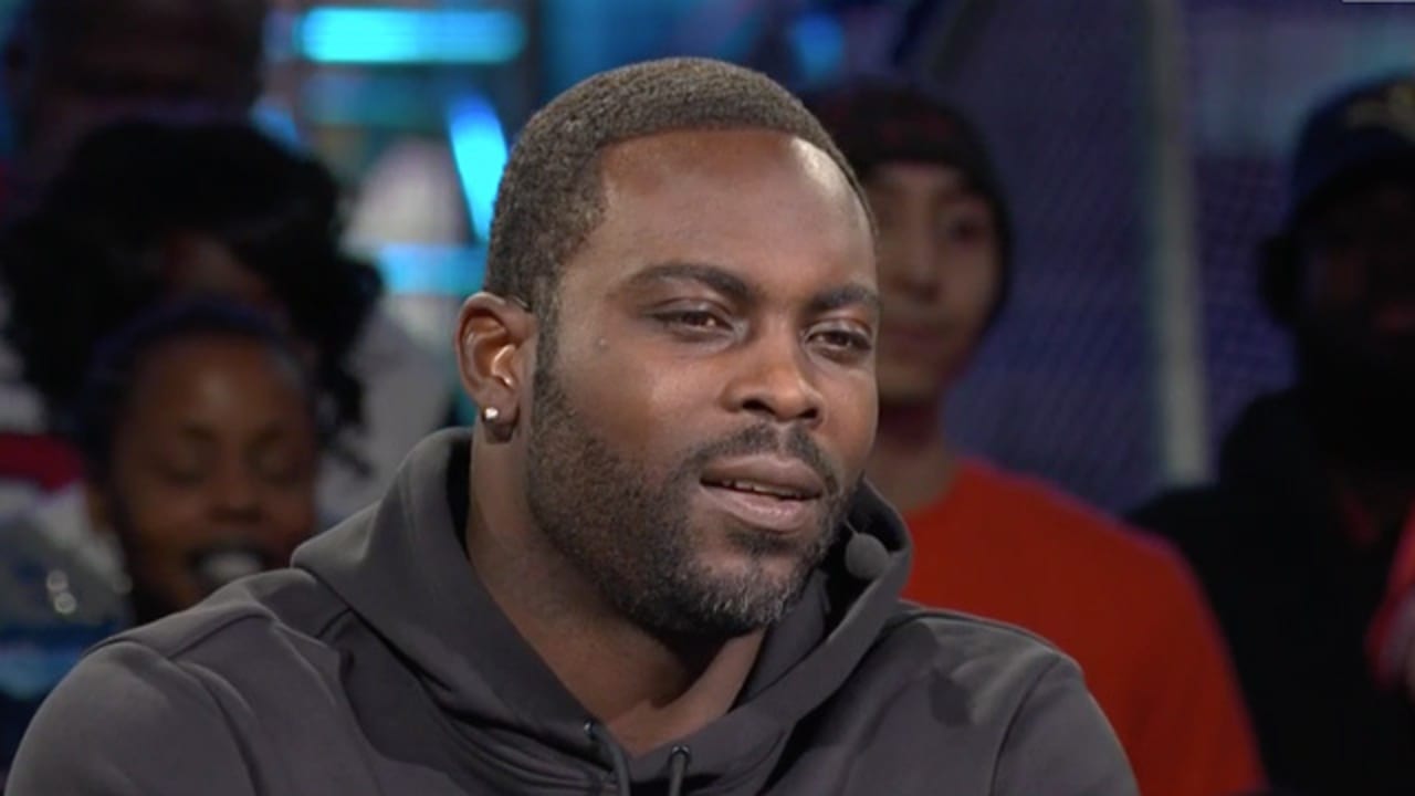 Former quarterback Michael Vick recollects playoff game at Lambeau Field