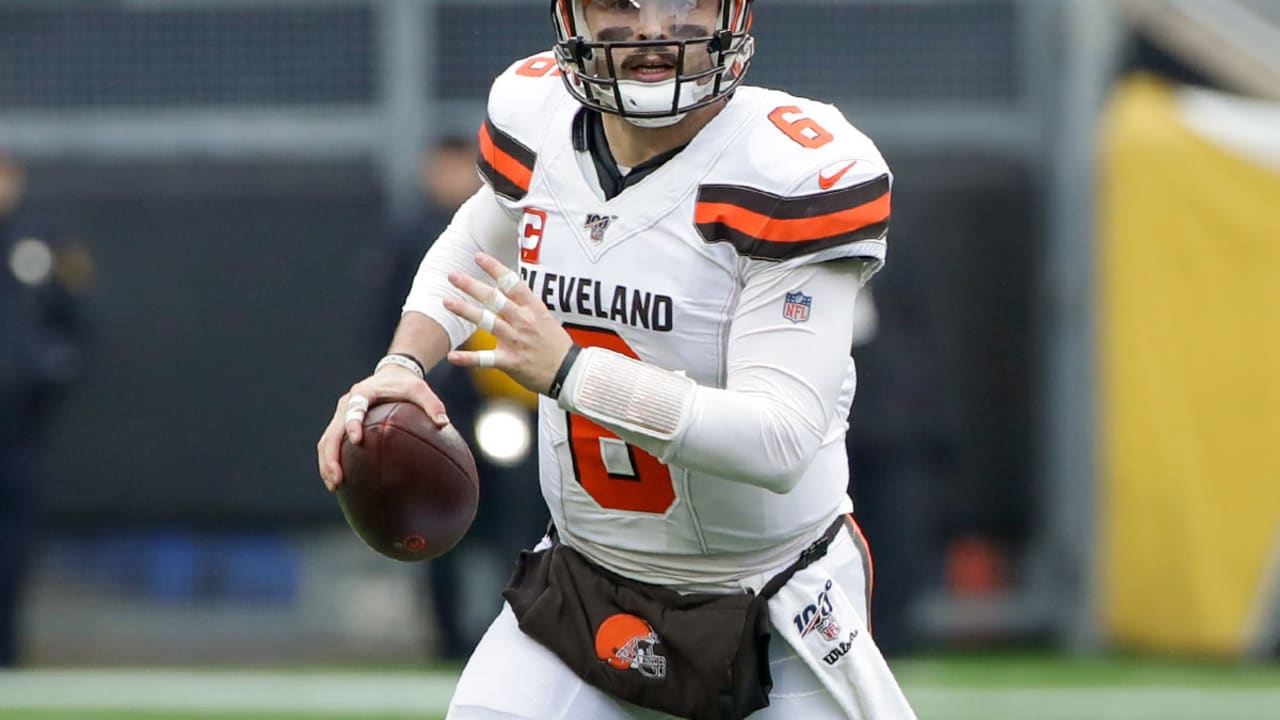 Baker Mayfield back throwing at Browns practice