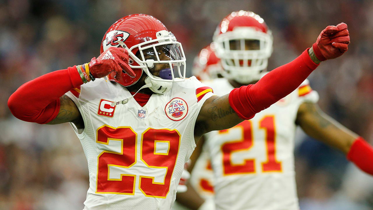 Chiefs' defense dominates Texans in rout