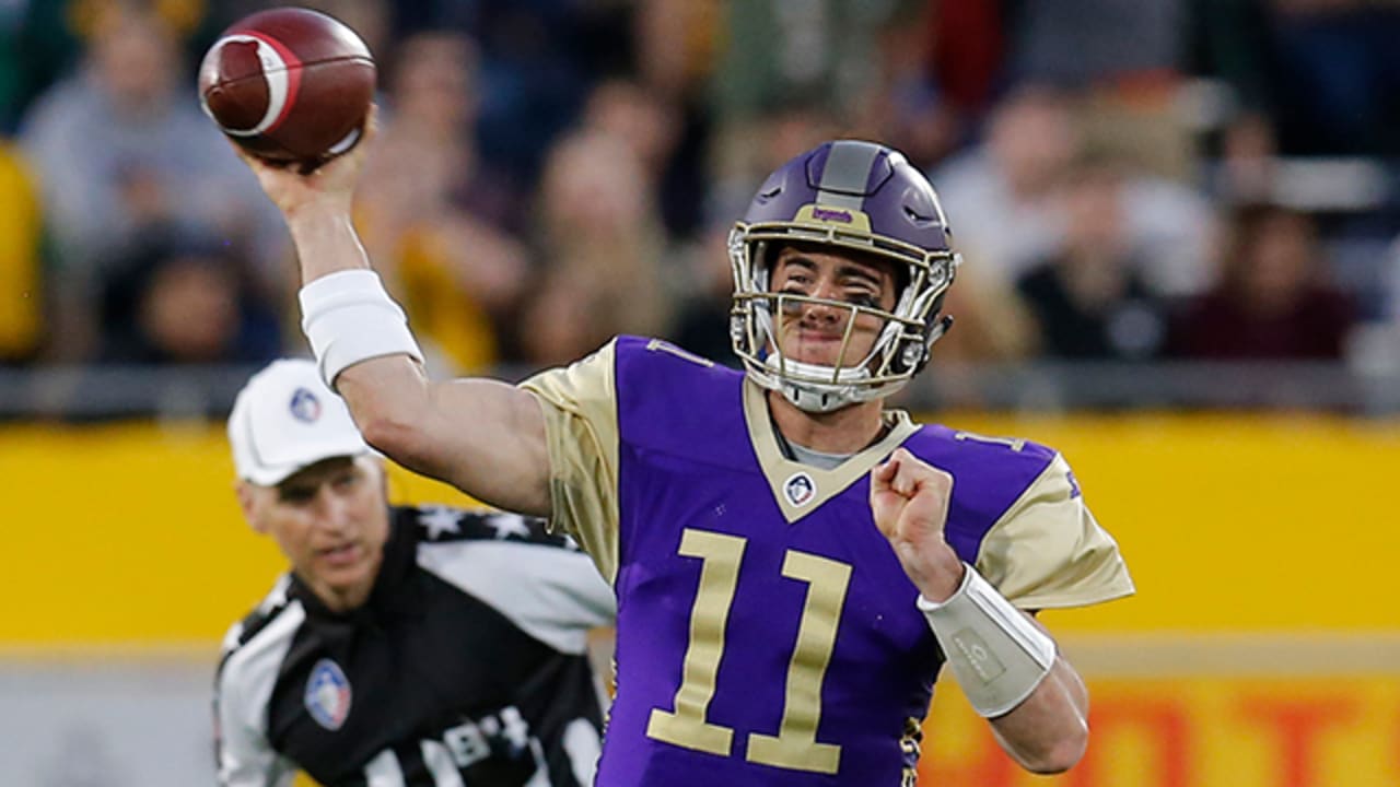 Aaron Murray pinpoints Bug Howard for a big 37-yard gain