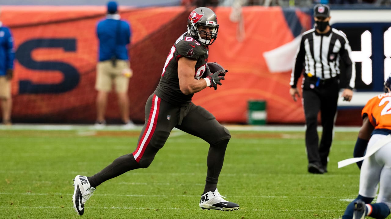 Buccaneers bringing back TE Rob Gronkowski for one year, $10 million