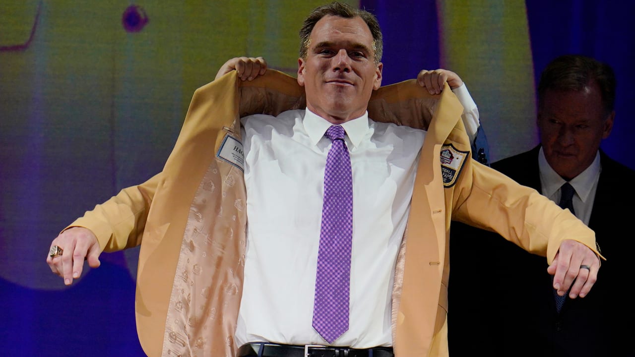 Pro Football Hall of Fame guard Alan Faneca receives his gold jacket at ...