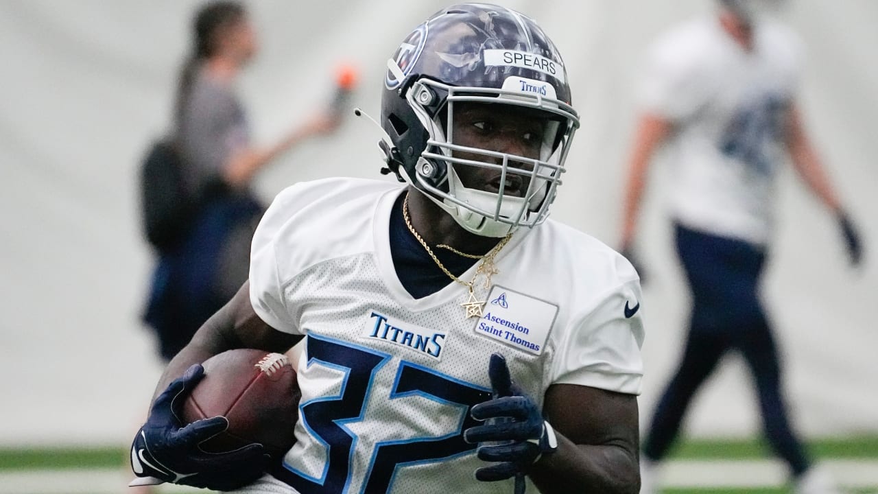 Titans RB Tyjae Spears dismisses concerns about ACL issue: 'Nothing ...