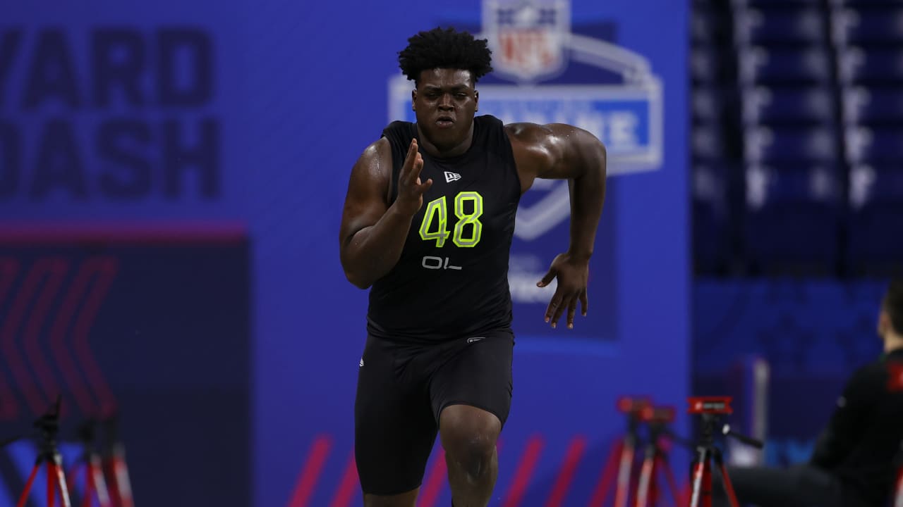 Offensive lineman Tyler Smith runs official 5.02-second time in the 40 ...