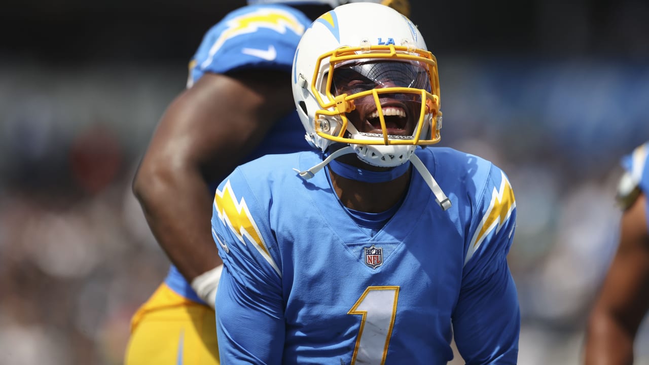 With Keenan Allen sidelined, journeyman DeAndre Carter deftly ...