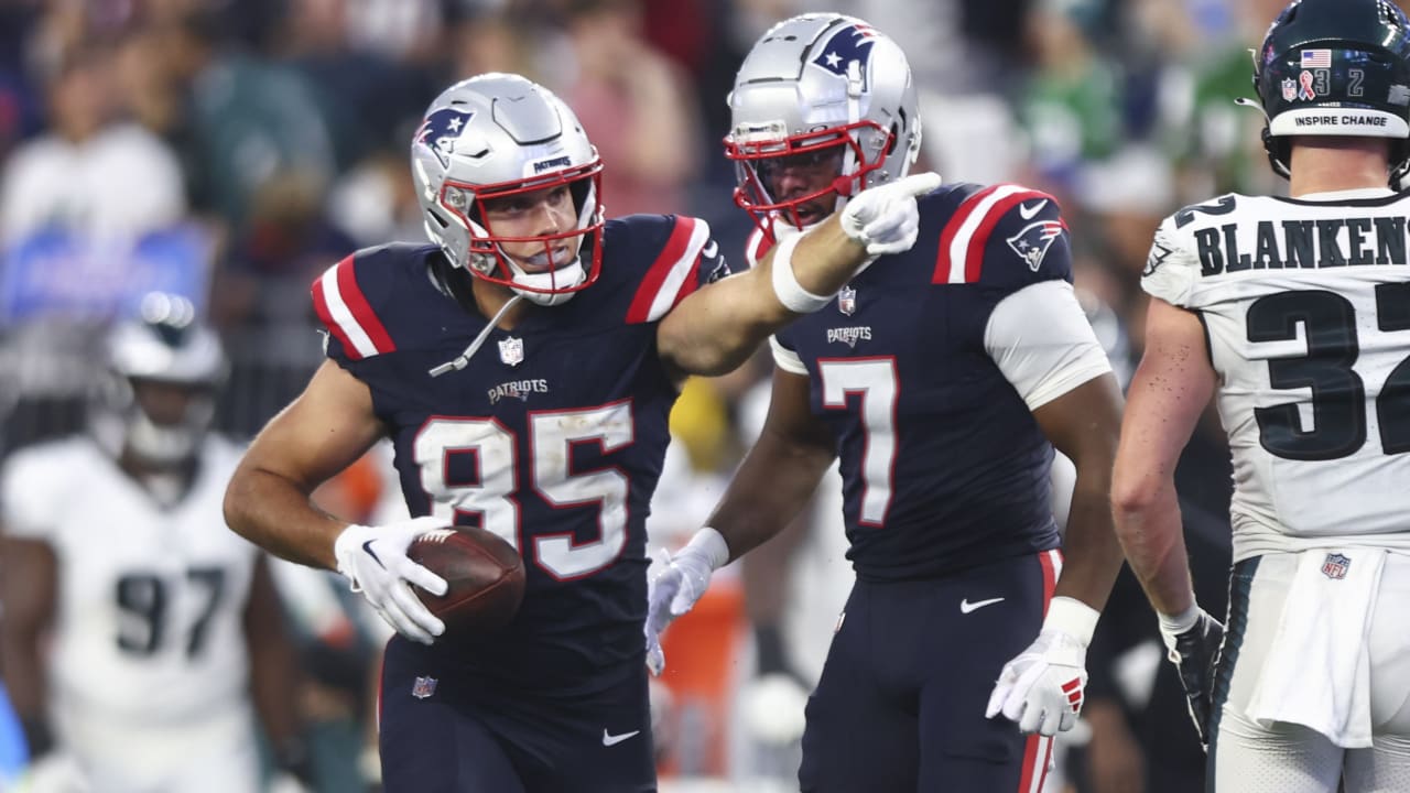 Can't-Miss Play: New England Patriots tight end Hunter Henry submits ...