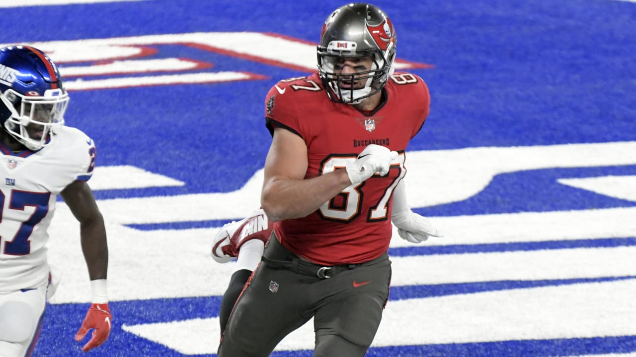 Tip-drill TD! Tampa Bay Buccaneers Rob Gronkowski hauls in Tom Brady's ...