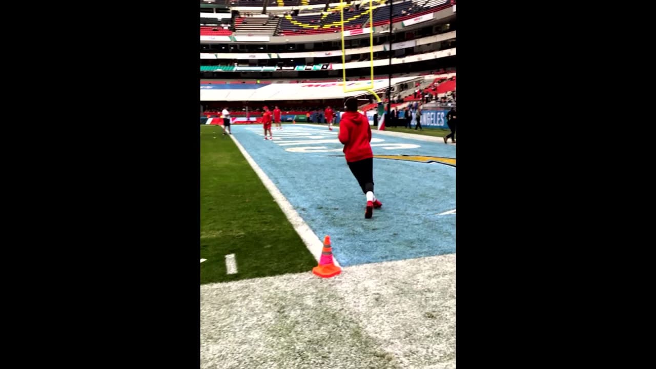 Patrick Mahomes rockets moonshot deep ball at Estadio Azteca before 'MNF'