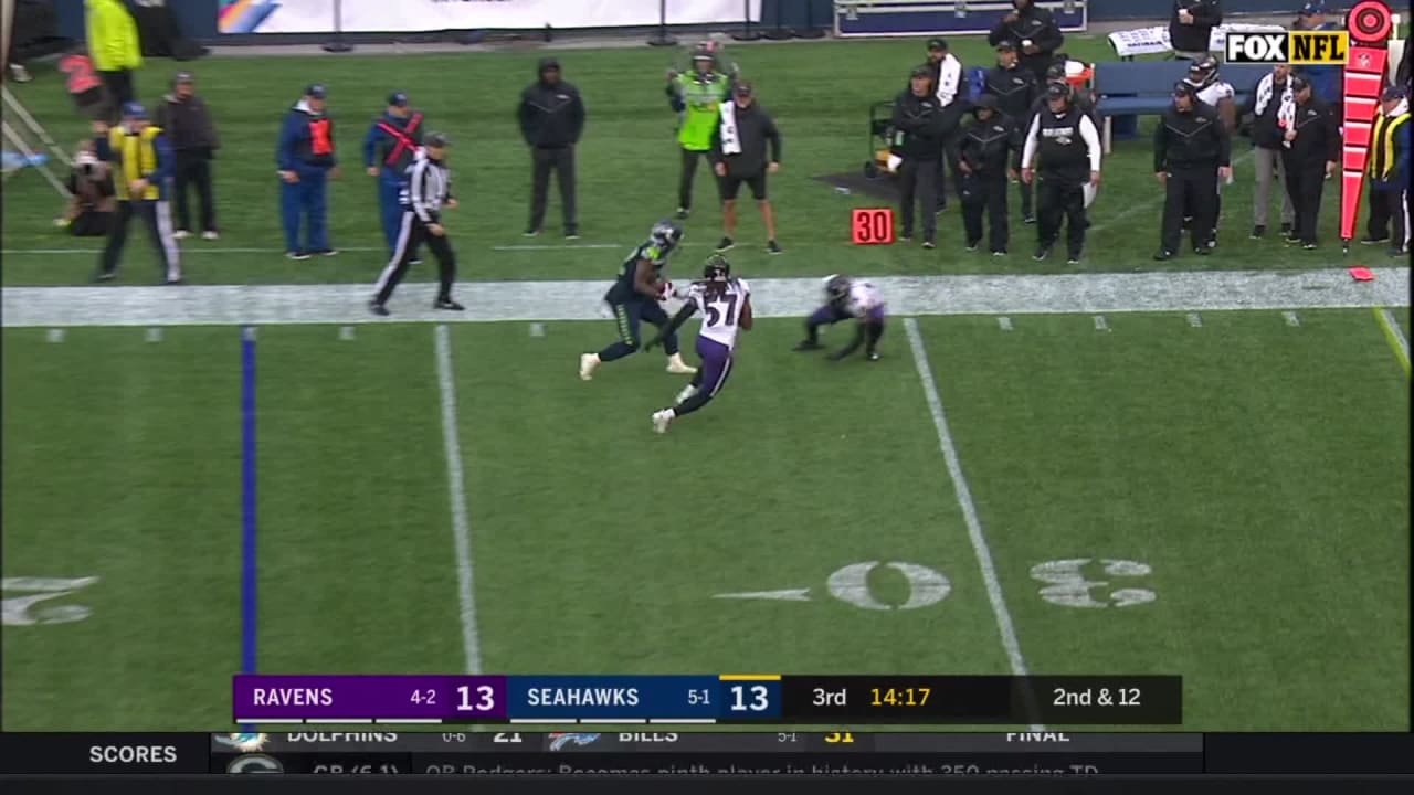 Chris Carson hurdles Brandon Carr on nice catch and run