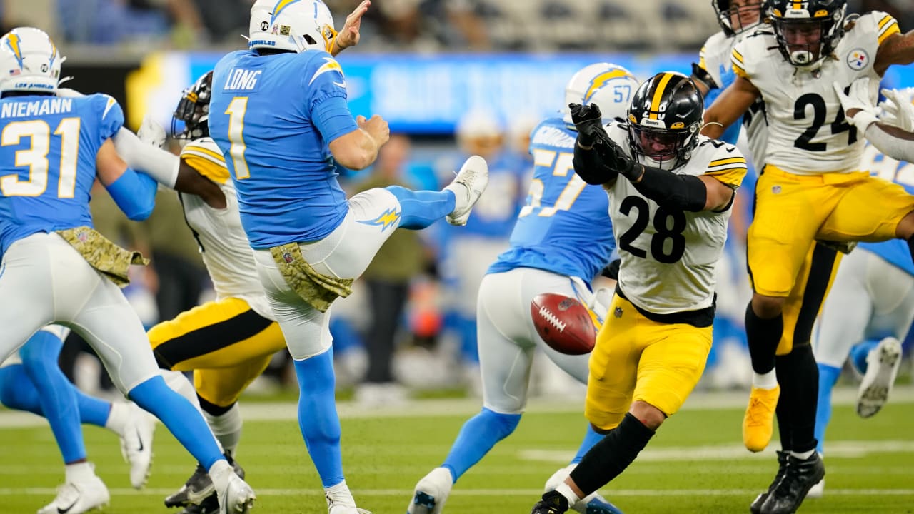 Pittsburgh Steelers safety Miles Killebrew bee-lines through gap to ...