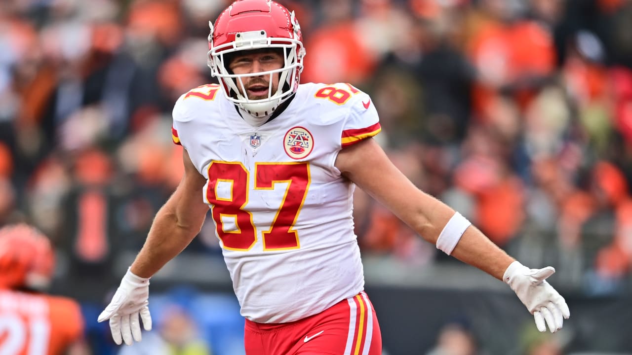 Kansas City Chiefs tight end Travis Kelce reaches 700 catches faster ...