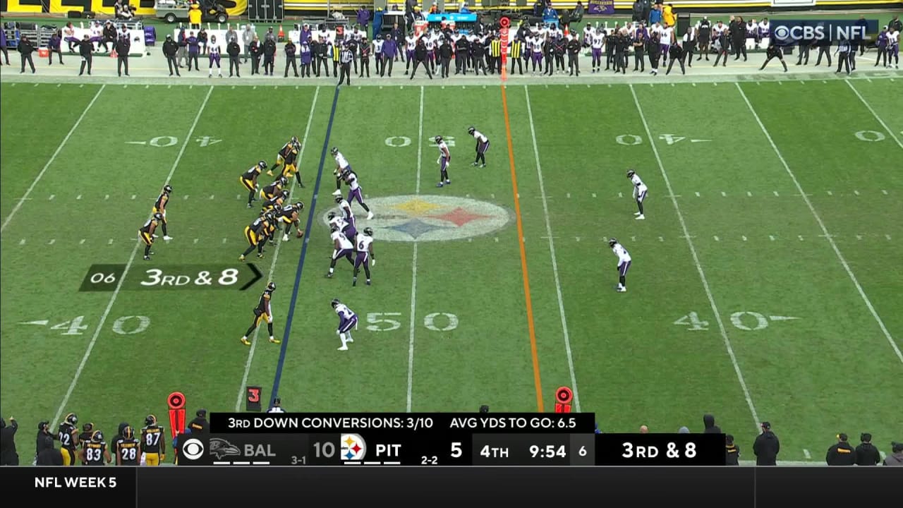 Pittsburgh Steelers running back Jaylen Warren darts down the sideline ...