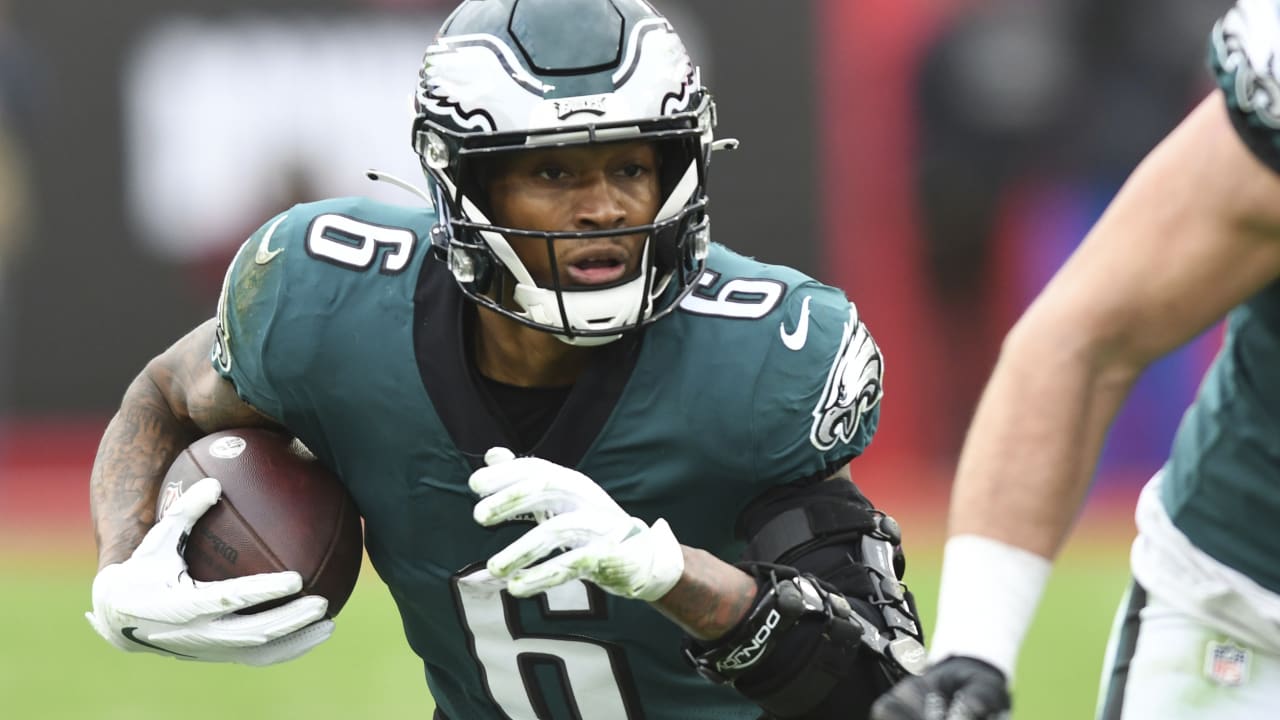 Philadelphia Eagles wide receiver DeVonta Smith breaks barrage of ...