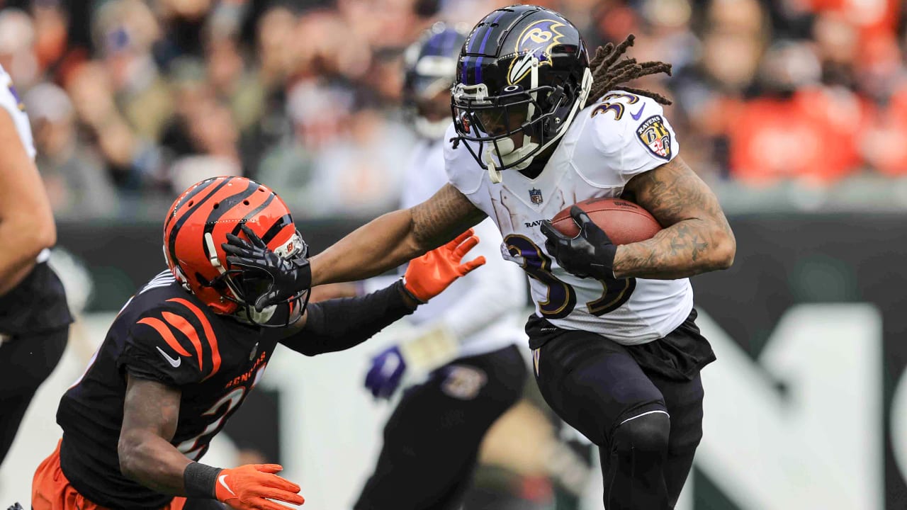 Baltimore Ravens running back Devonta Freeman plows his way in for TD ...