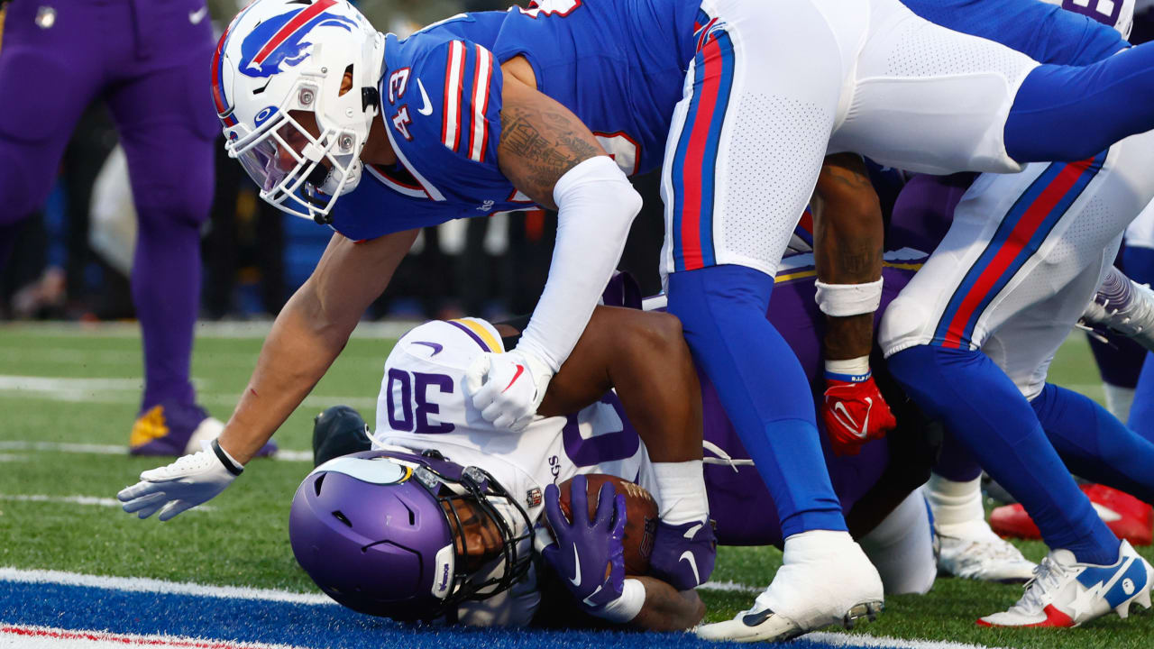 Minnesota Vikings fullback C.J. Ham powers forward for his first TD of 2022