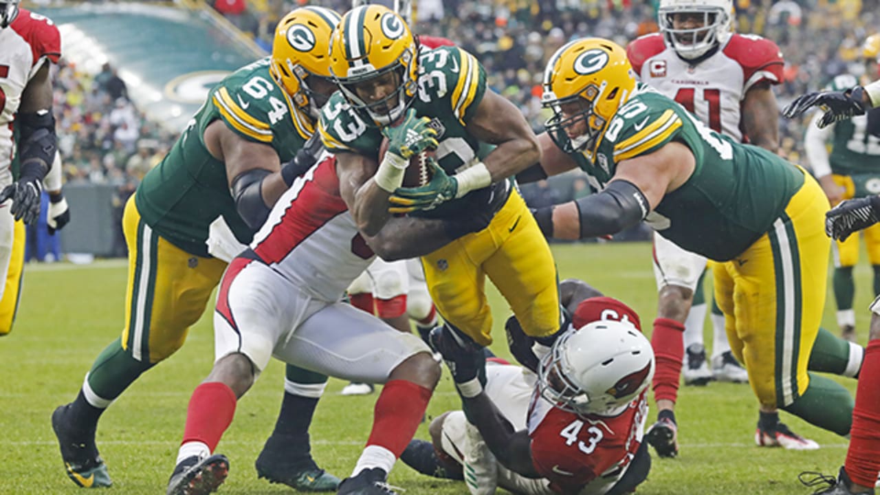 Aaron Jones forces his way into end zone for KEY TD