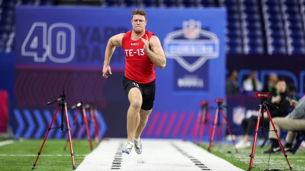 Tight end Luke Schoonmaker runs official 4.63-second 40-yard dash at ...