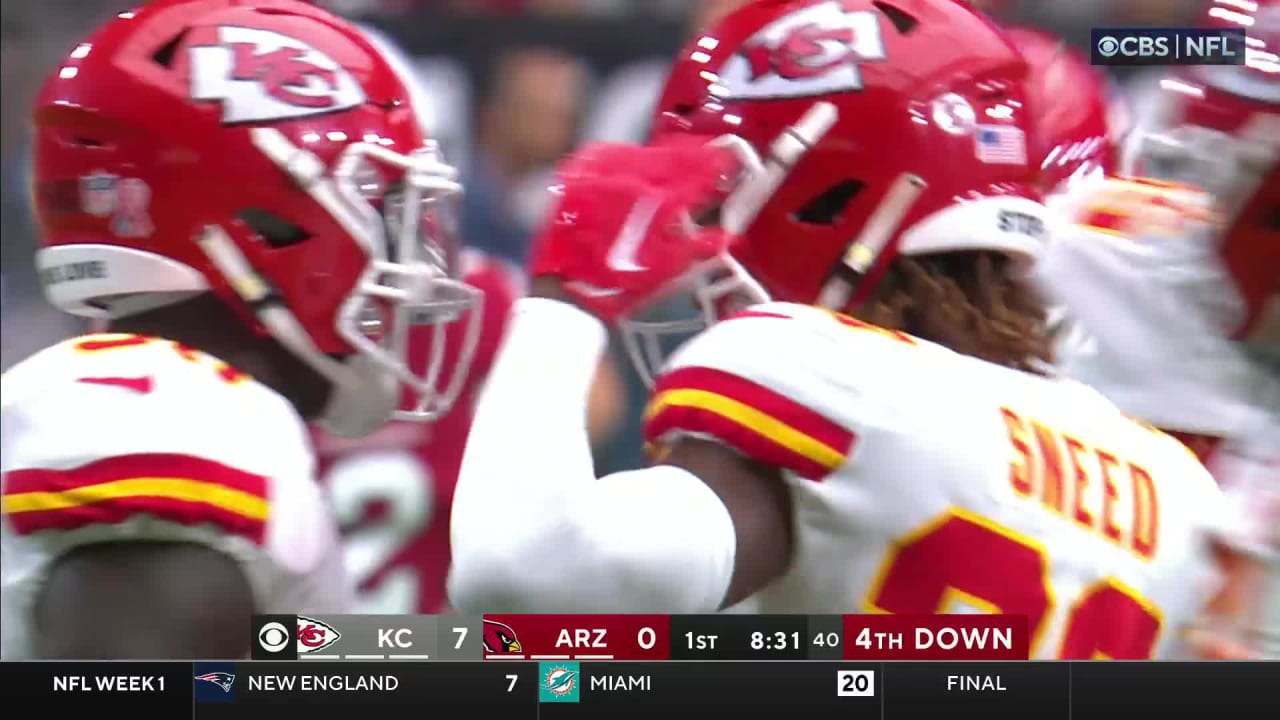 Kansas City Chiefs cornerback L'Jarius Sneed goes completely unblocked ...