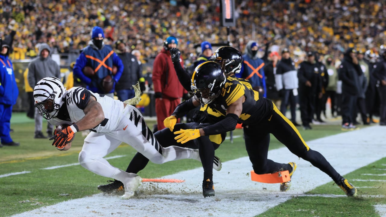 Cincinnati Bengals running back Samaje Perine absorbs goal-line hit to ...