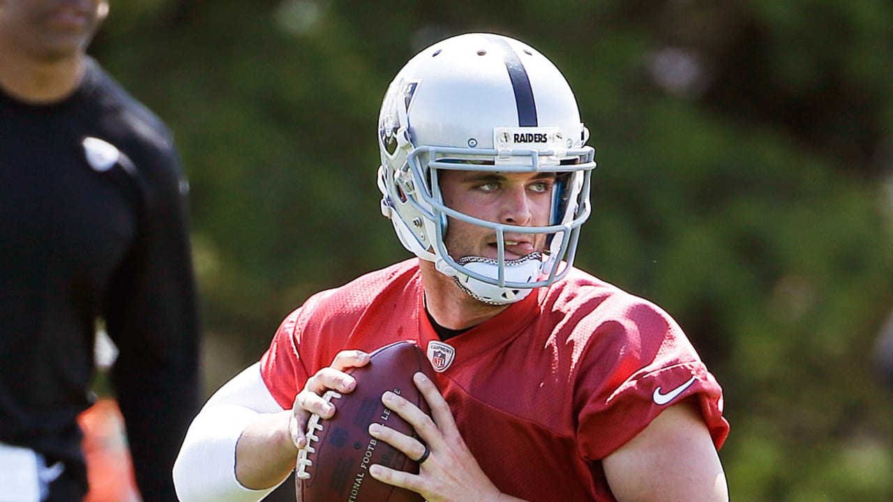 Derek Carr throws with velocity during minicamp
