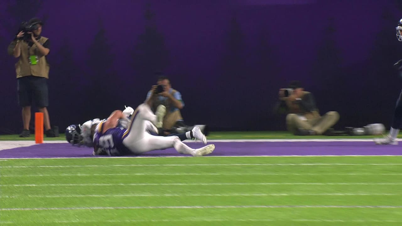 Tennessee Titans running back Julius Chestnut hauls in 1-yard TD ...