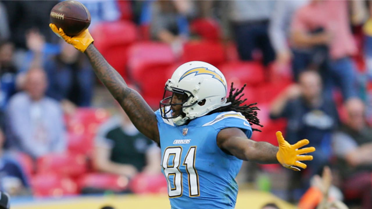 Mike Williams zips past the defense on 55-yard TD catch