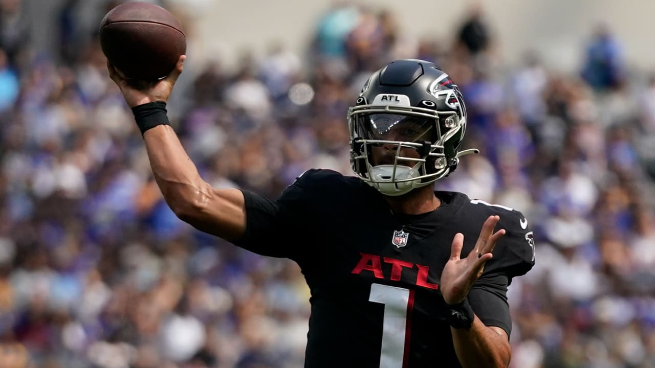 Atlanta Falcons quarterback Marcus Mariota locates Falcons wide ...
