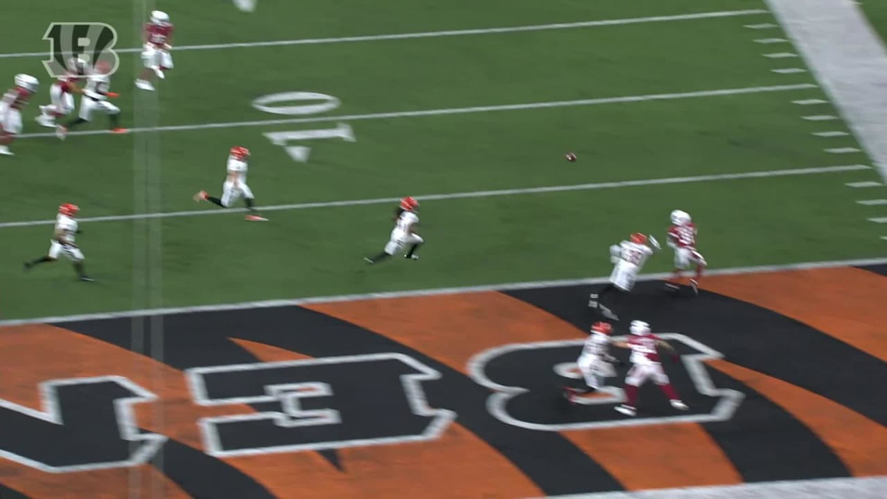 Arizona Cardinals quarterback Jarrett Guarantano throws dart to wide ...